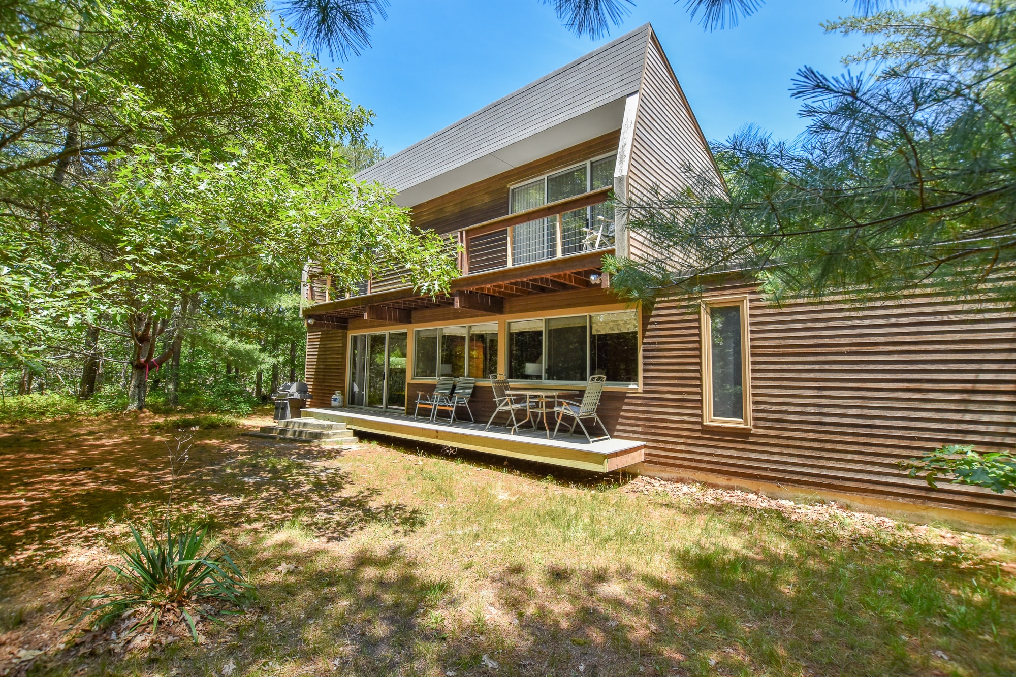 12201: Central yet secluded location, architectural modern home, 5 mins ...