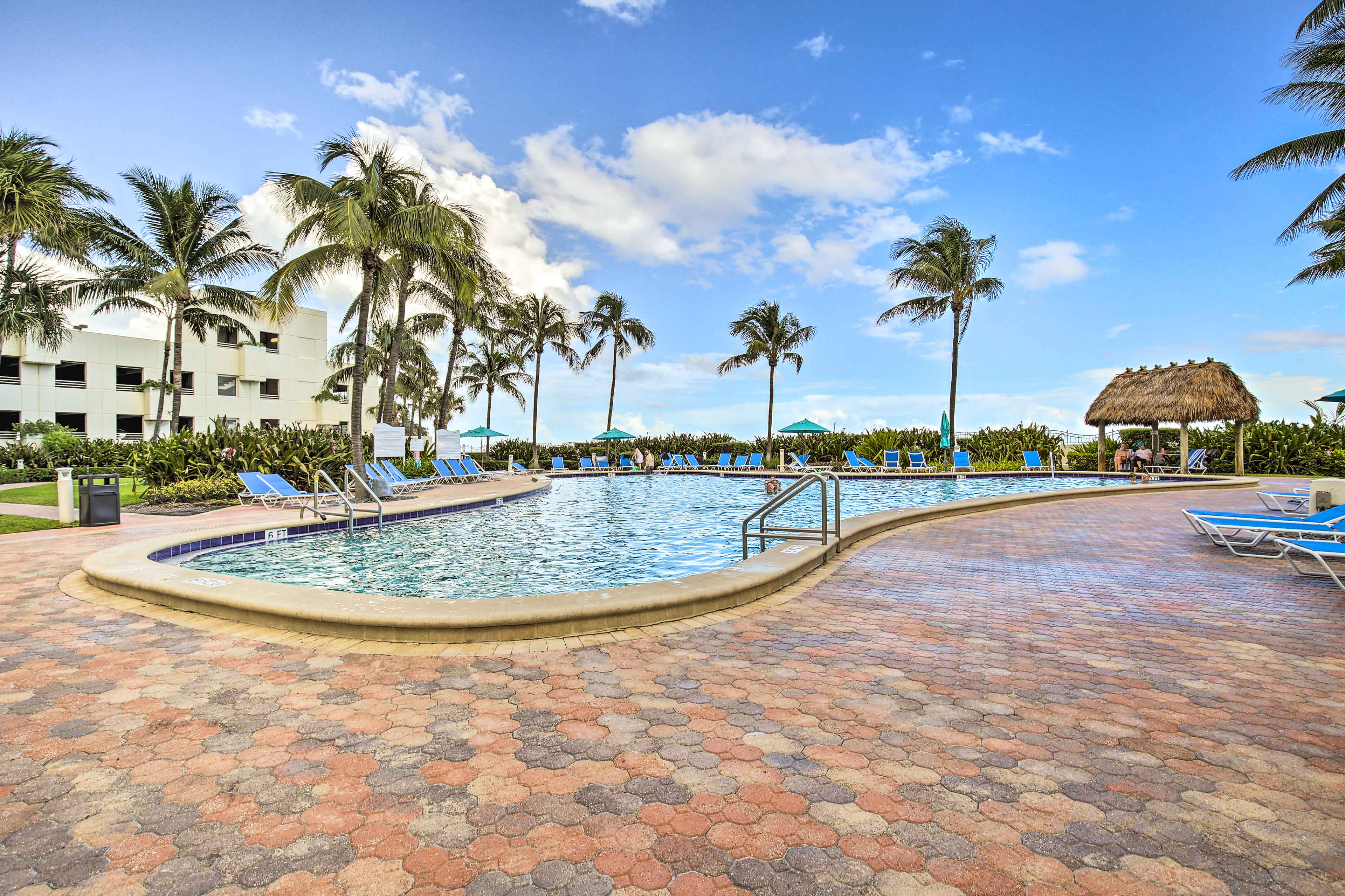 Hollywood Resort Retreat: Pool & Beach Access - Home Rental in ...