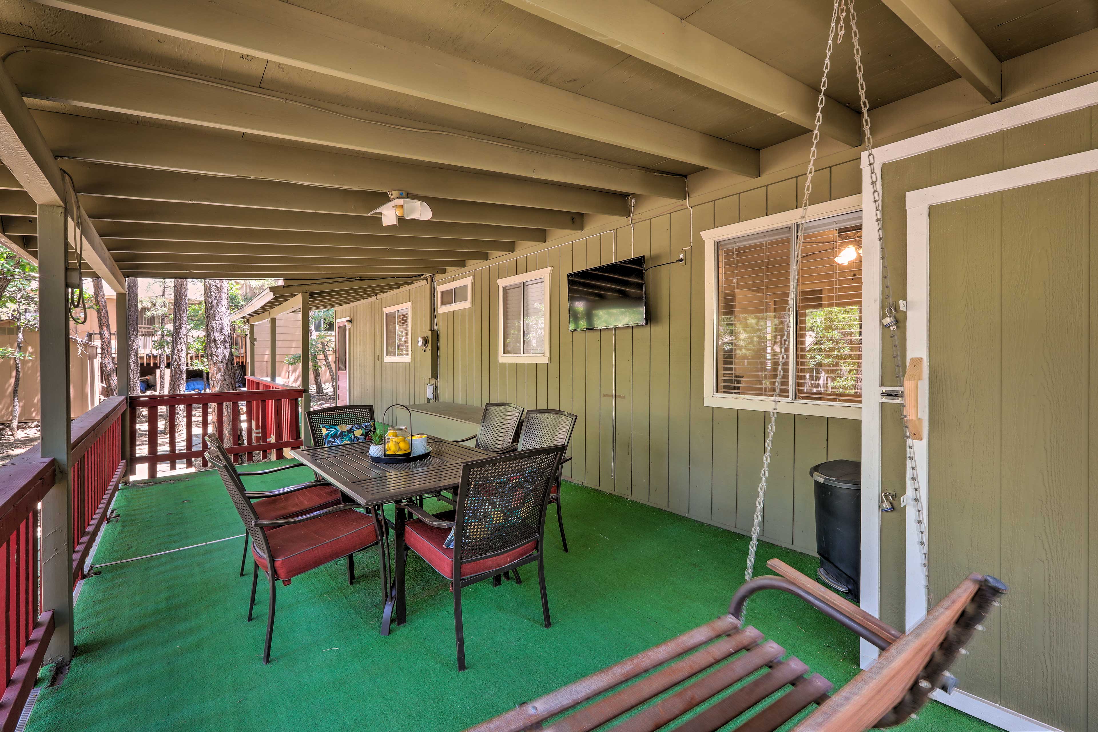 ’Animal Hill Getaway’ w/ Decks