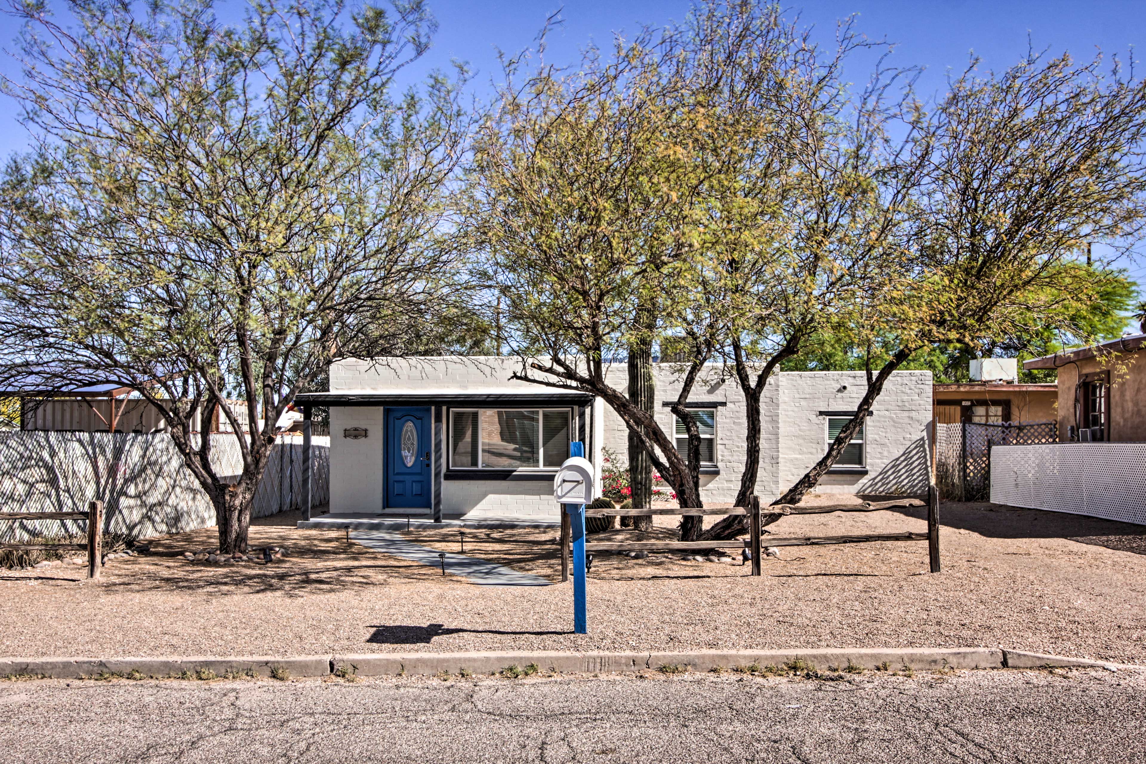 Bright One-Level Tucson House ~ 3 Mi to Dtwn! - Home Rental in Tucson
