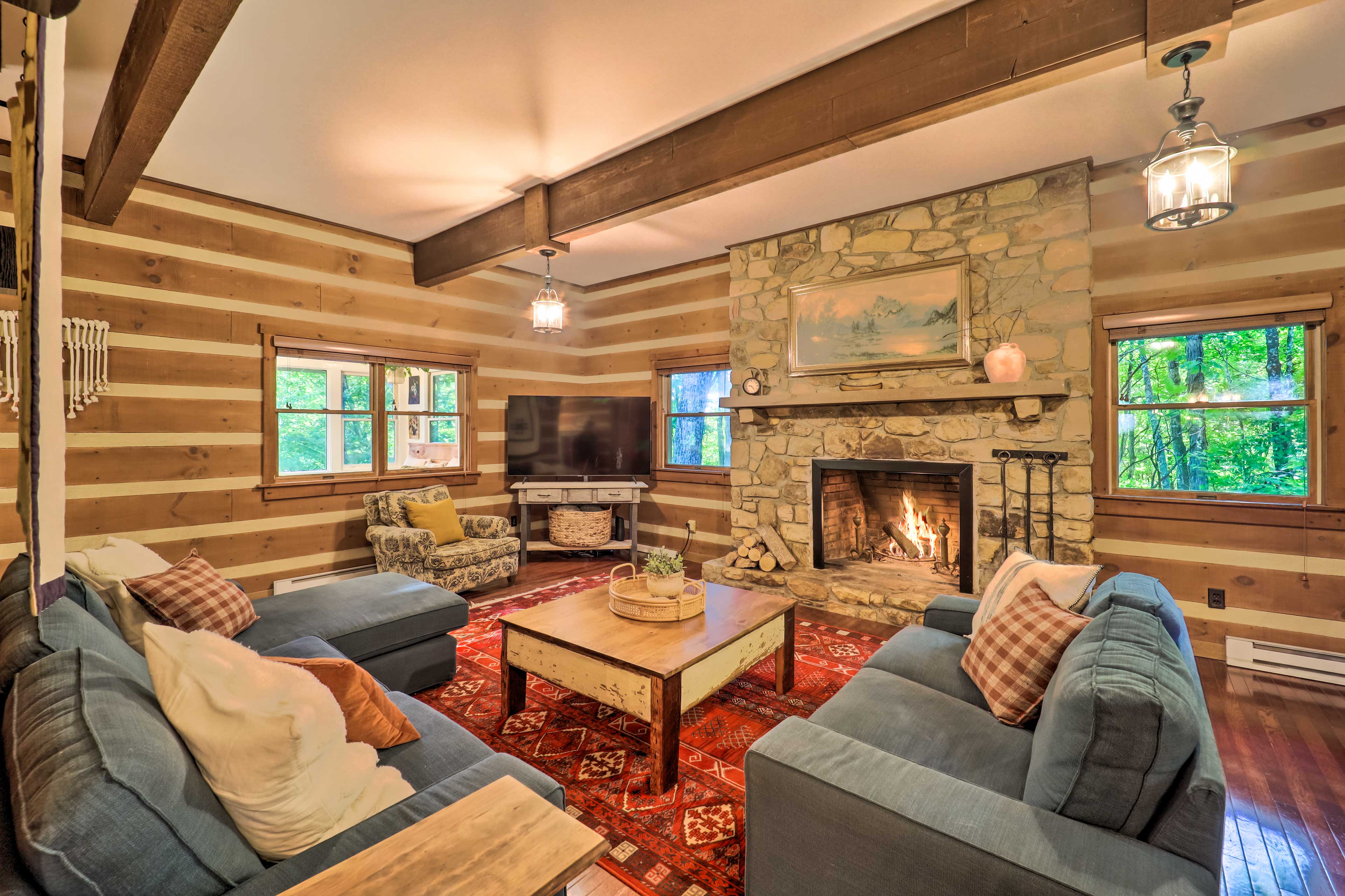 Peaceful Boone Cabin w/ Deck & Forest Views! - Home Rental in Boone
