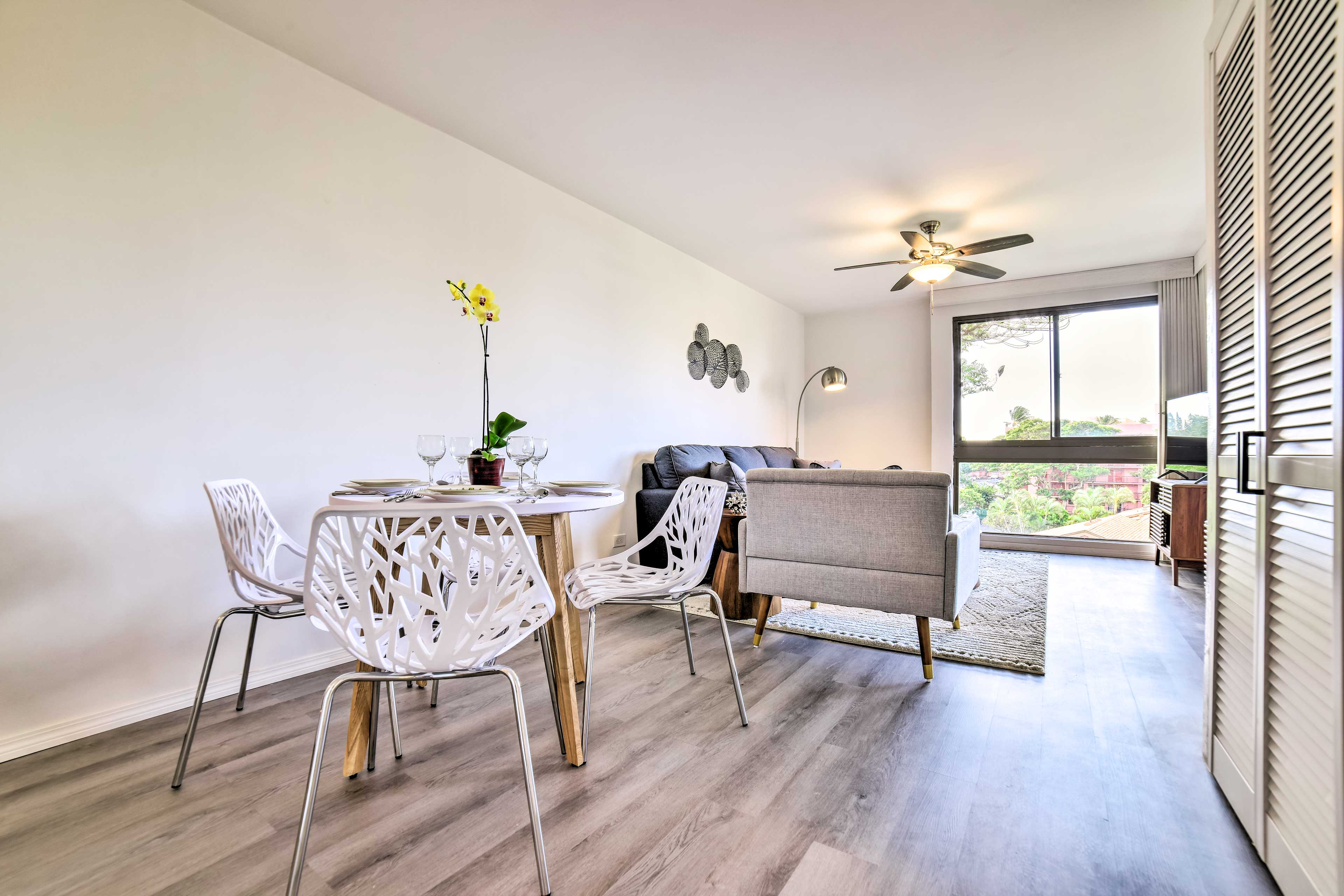 Modern & Cozy Condo Near Beaches w/ Coastal Views - Home Rental in ...