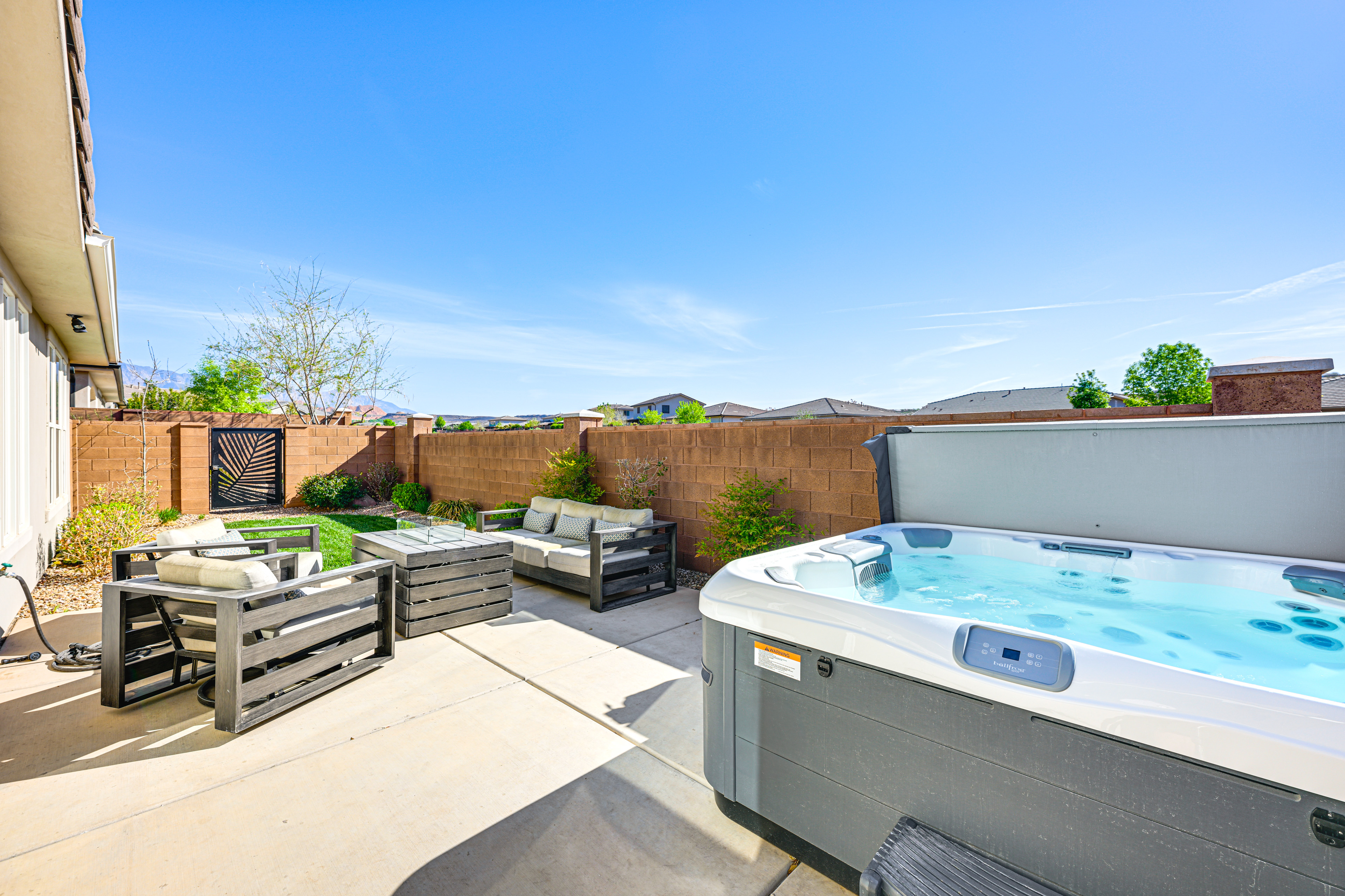 Private Hot Tub & Community Pool: Washington Home! - Home Rental in ...