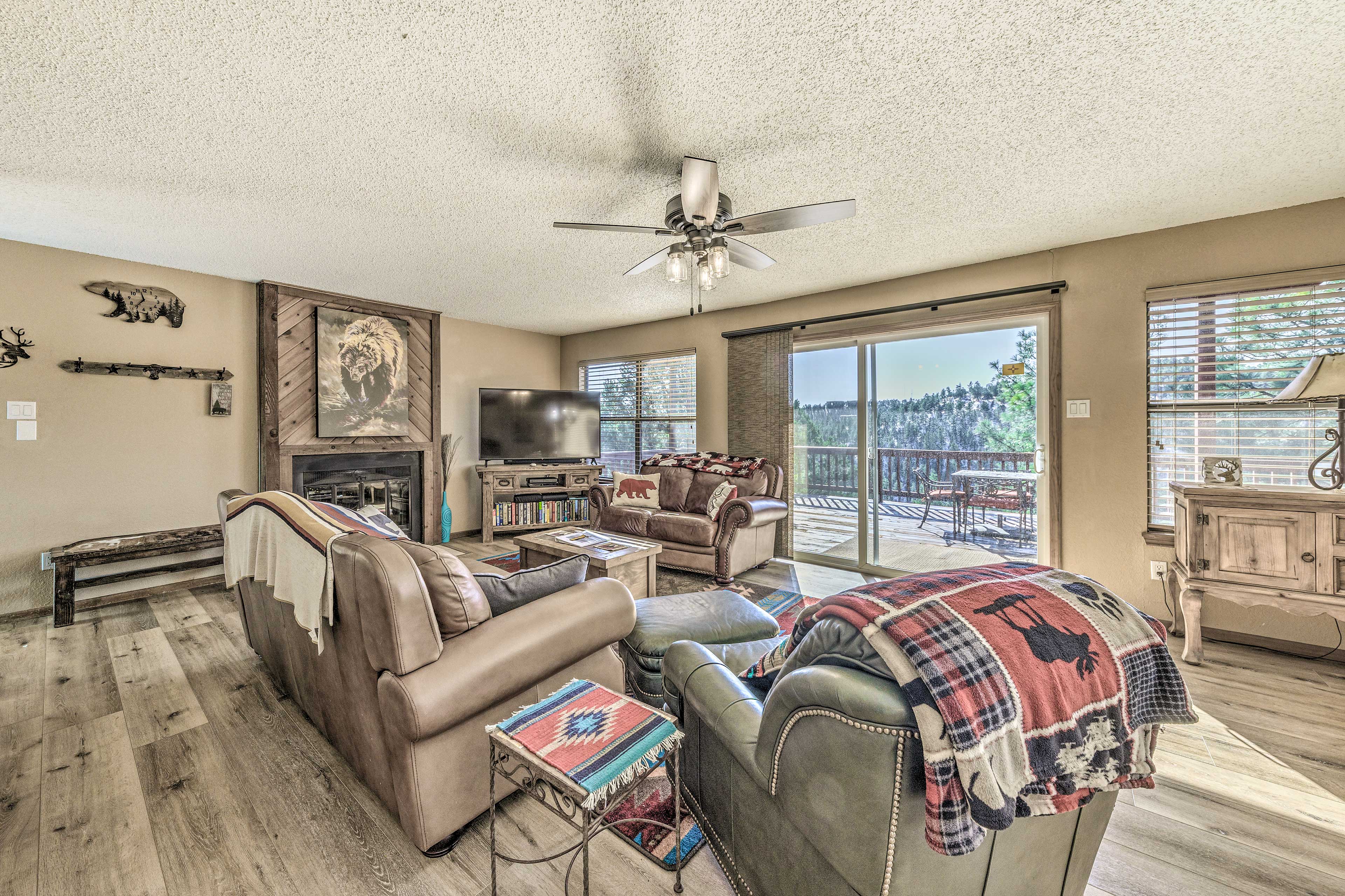 Alto Cabin w/ Lake, Wildlife & Mountain Views - Home Rental in Alto