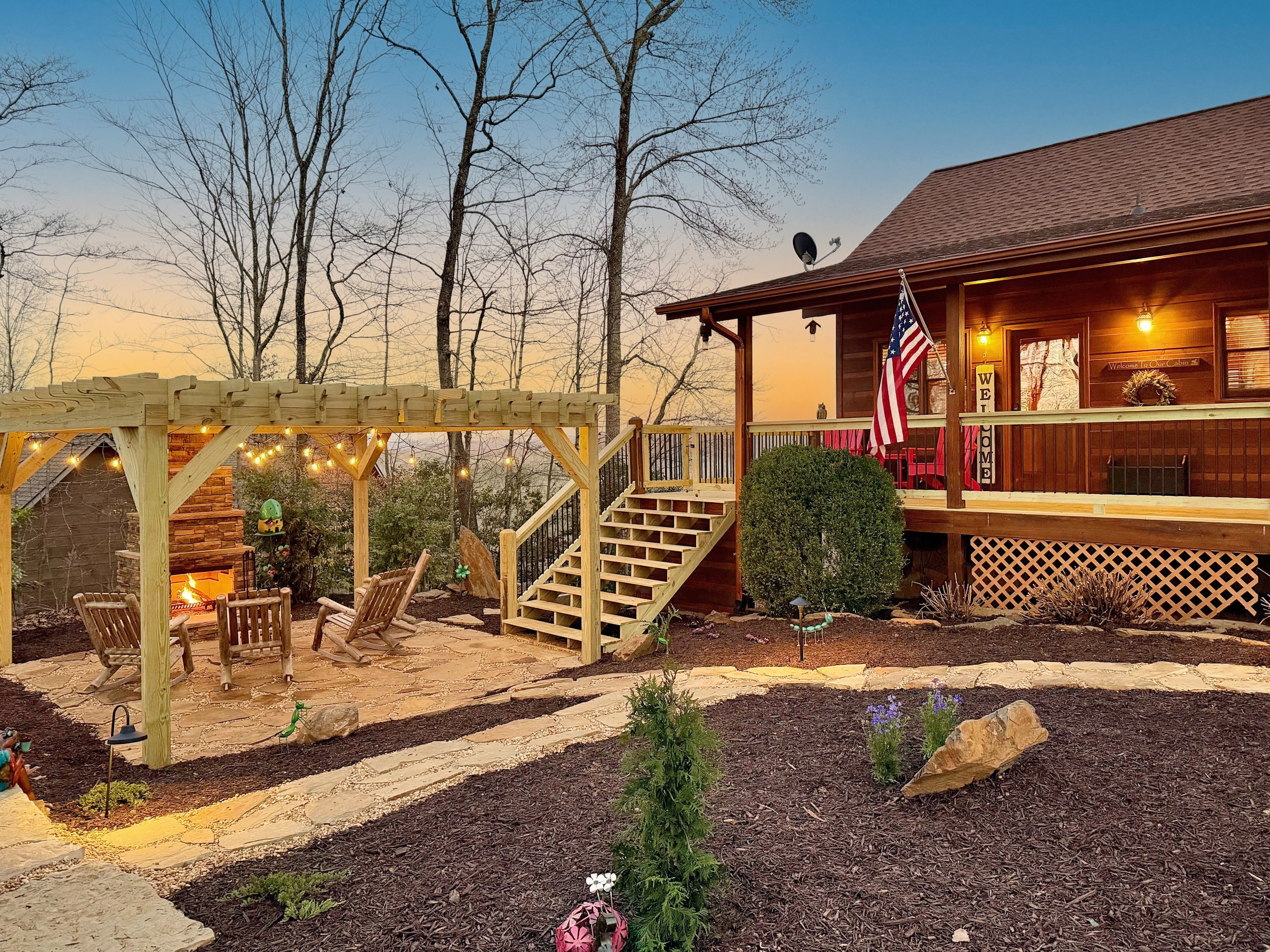 Blackberry Lodge- Pet Friendly | Outdoor Firepit | Hot Tub - Home ...