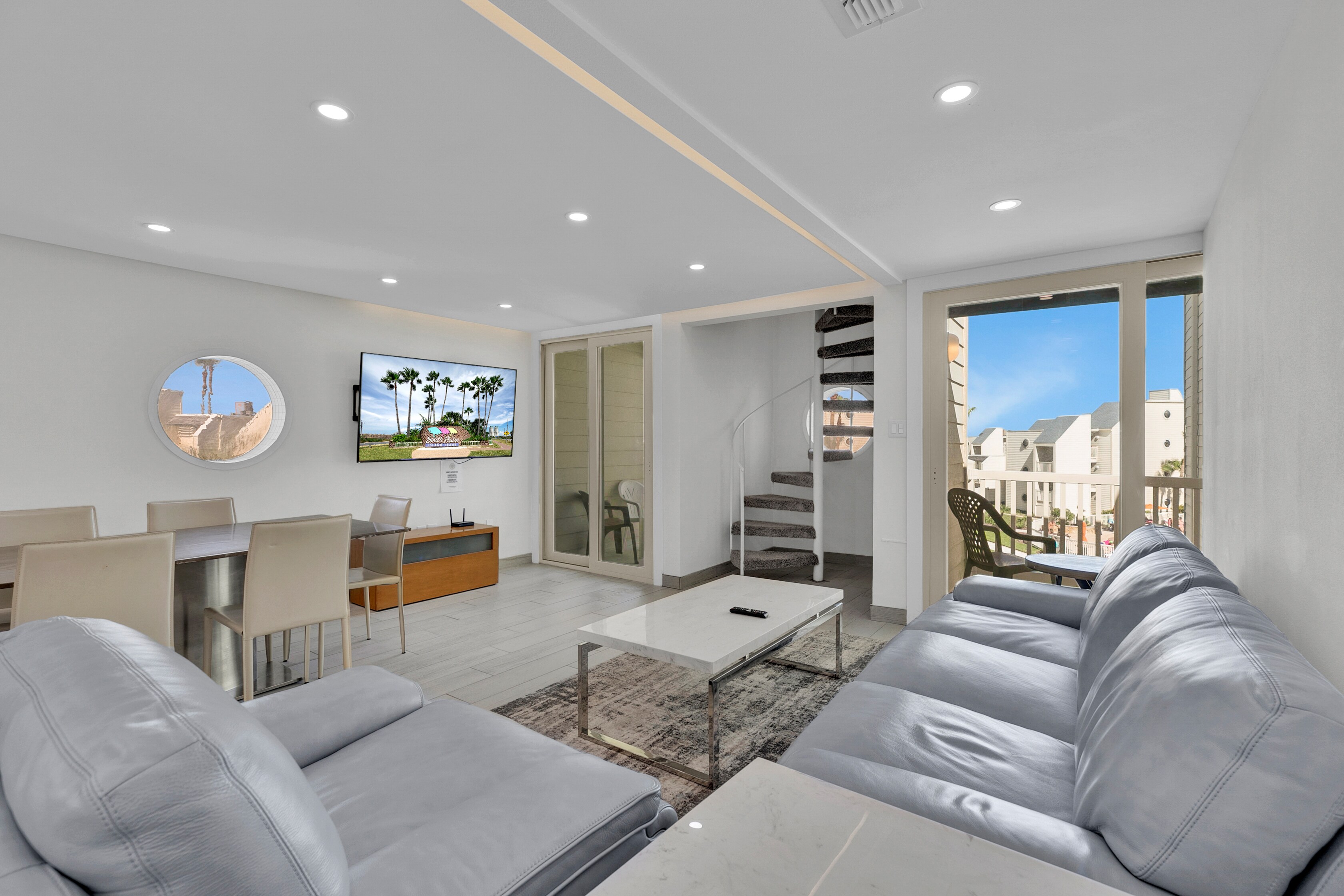 Ocean view and a short walk from the beach! - Home Rental in South ...