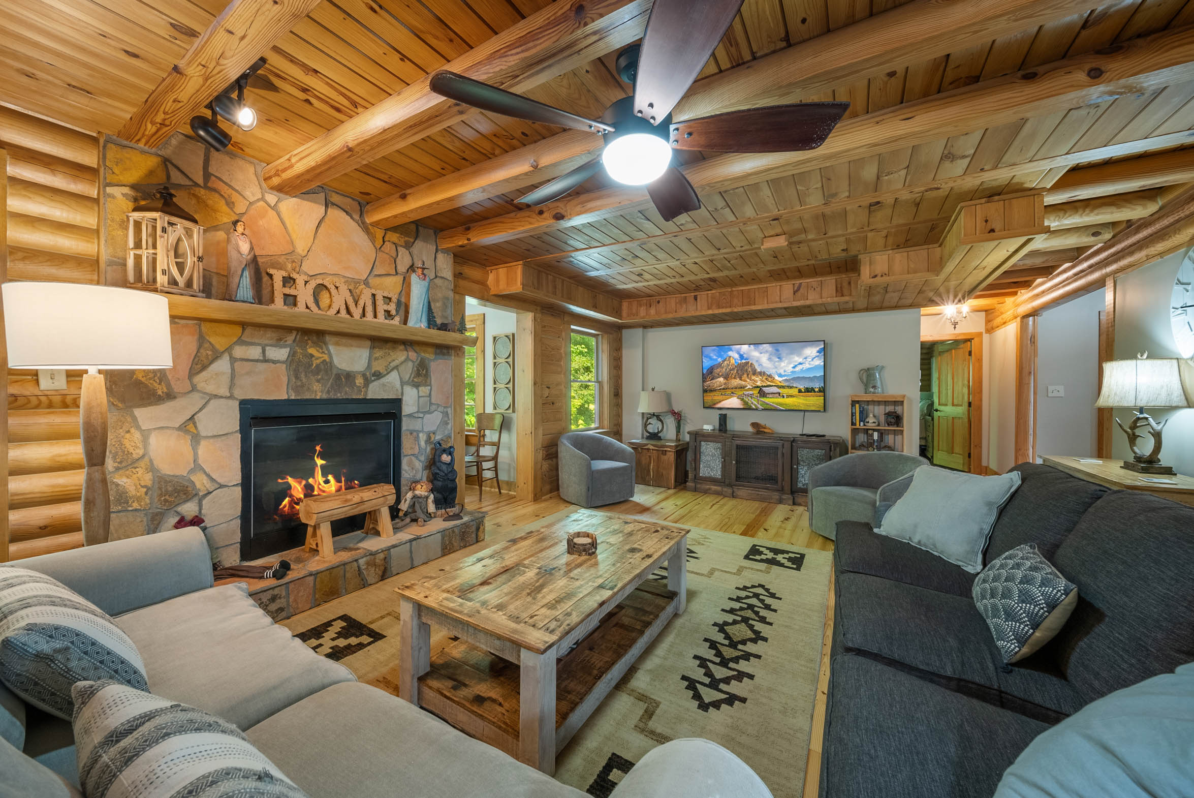 Mountainside Lodge - Home Rental in Banner Elk