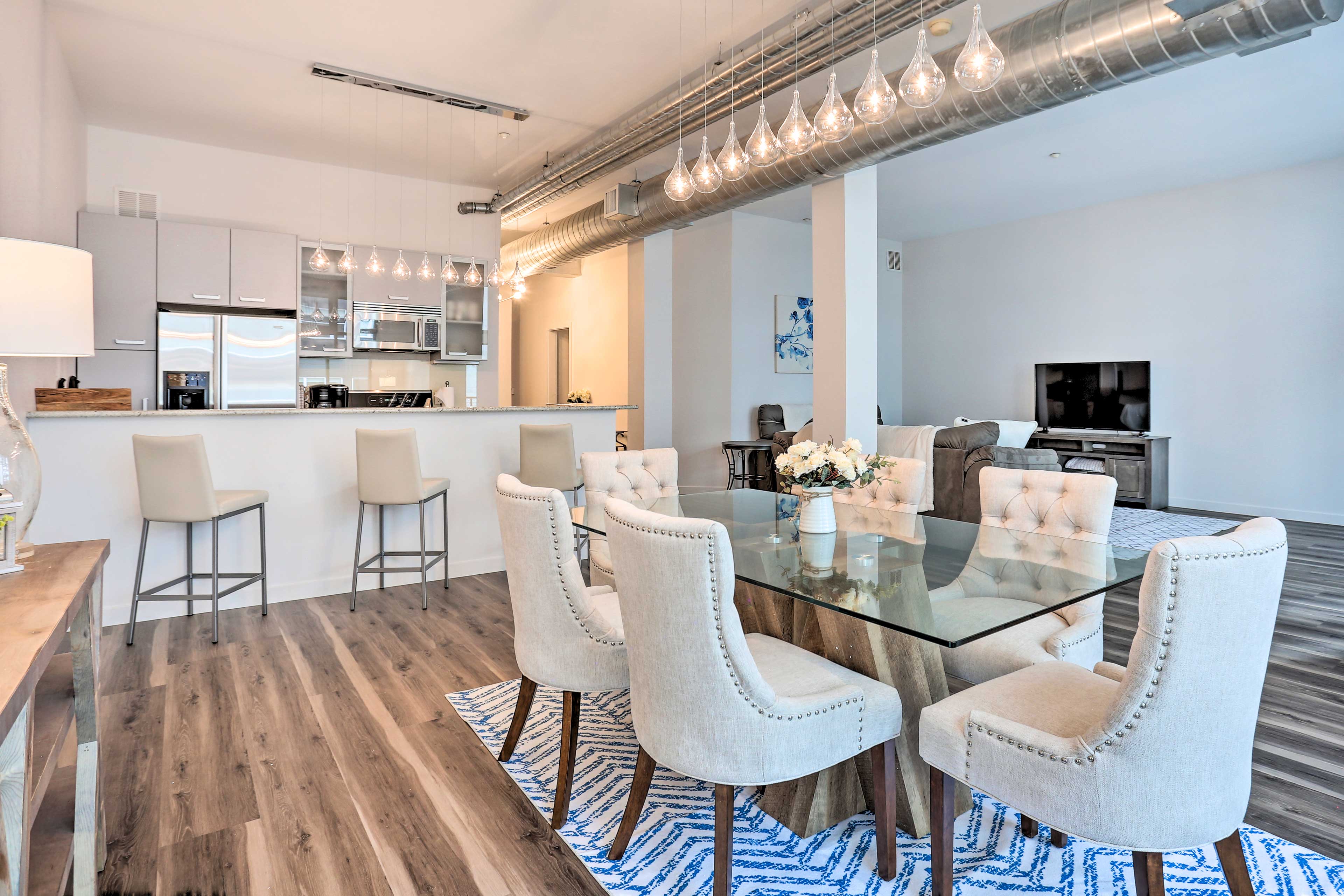 Modern Downtown Denver Condo w/ City Views! - Home Rental in Denver
