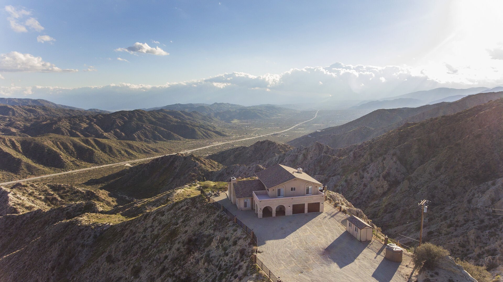 Summit House Joshua Tree | Iconic Mountain Estate with Spa, Ping-Pong ...