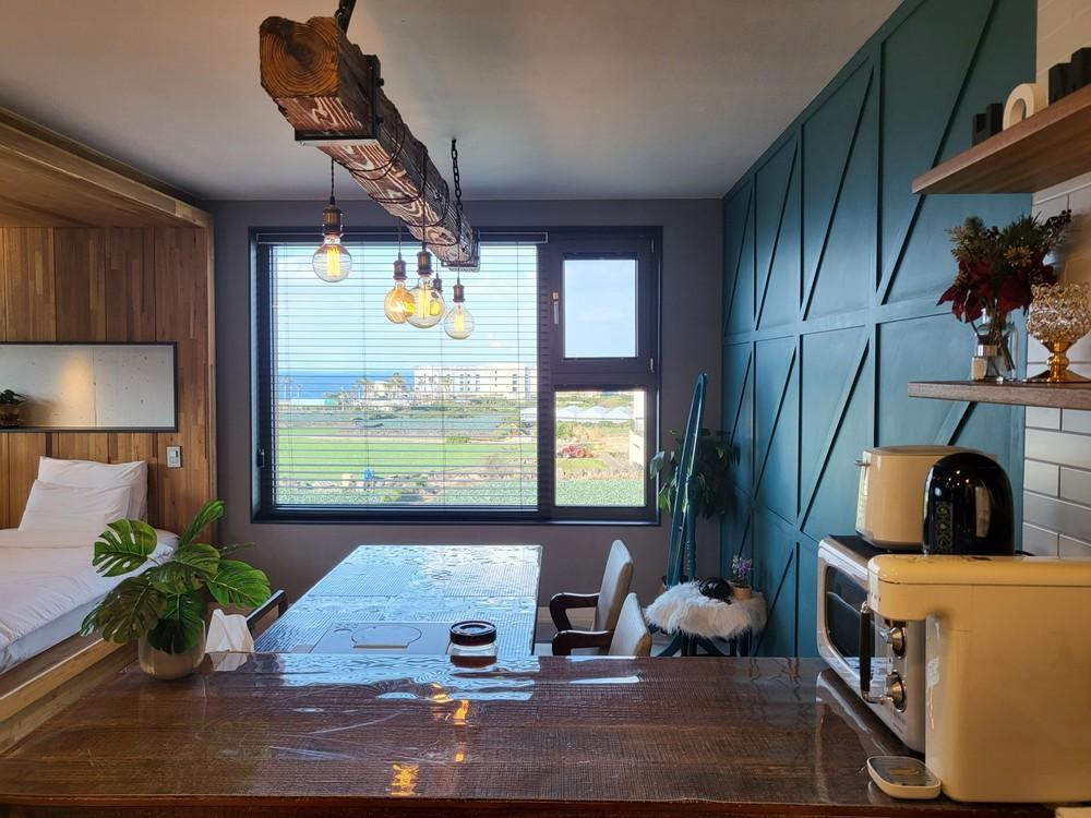 Jeju The Luce N House - Family Deluxe Room A - Home Rental in Aewol