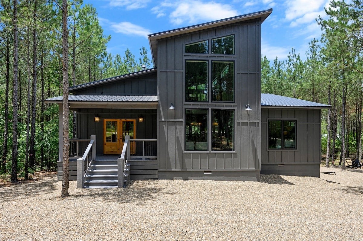 Between Two Pines - Home Rental in Broken Bow