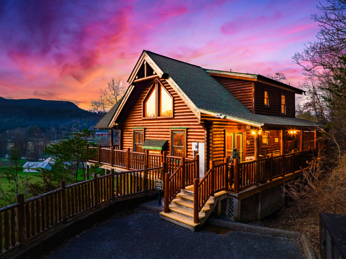 Smoky Sunset Cabin - Home Rental in Sevierville