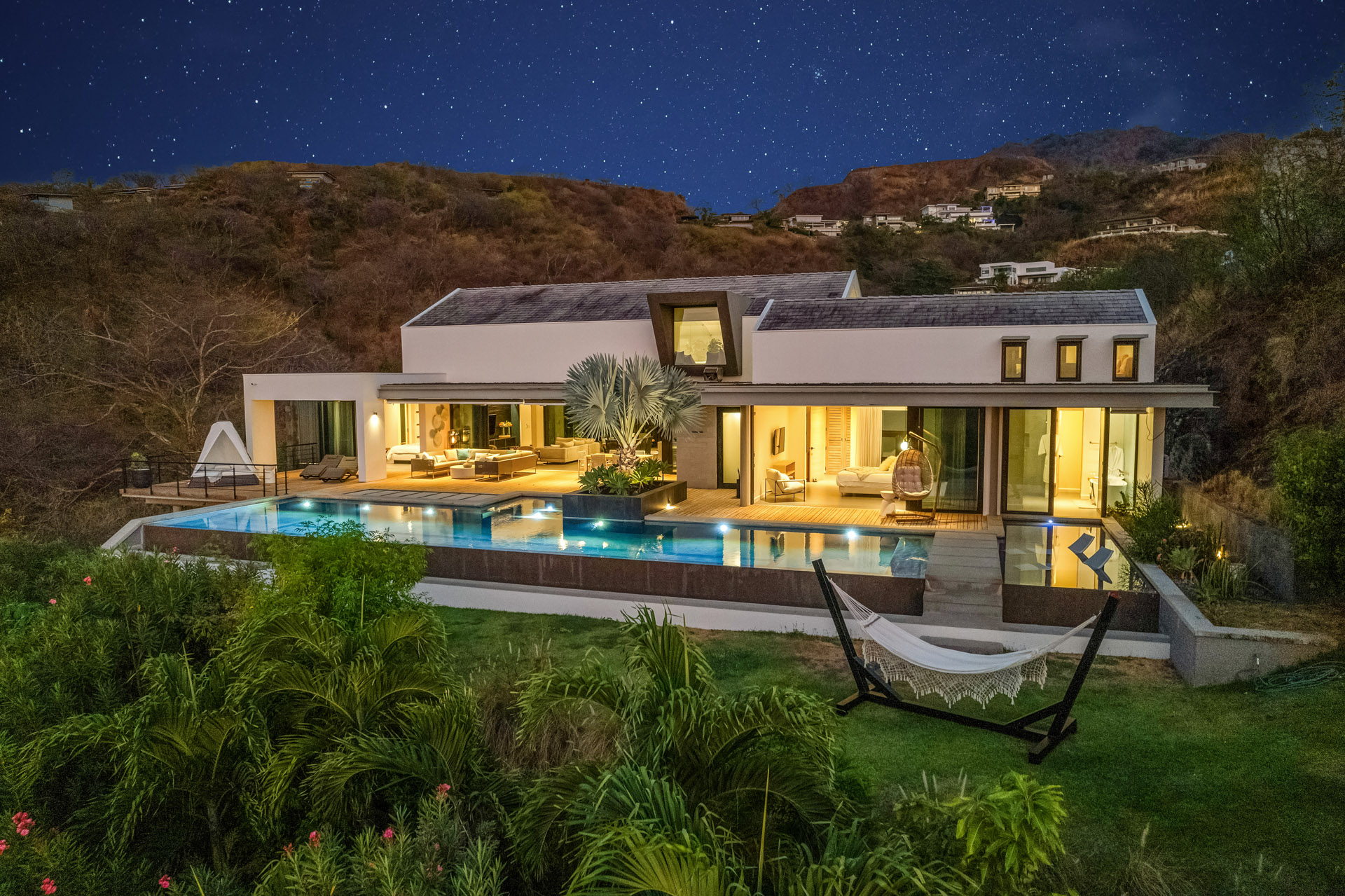 Luxury Villa with stunning views! - Fully Staffed - Home Rental in ...