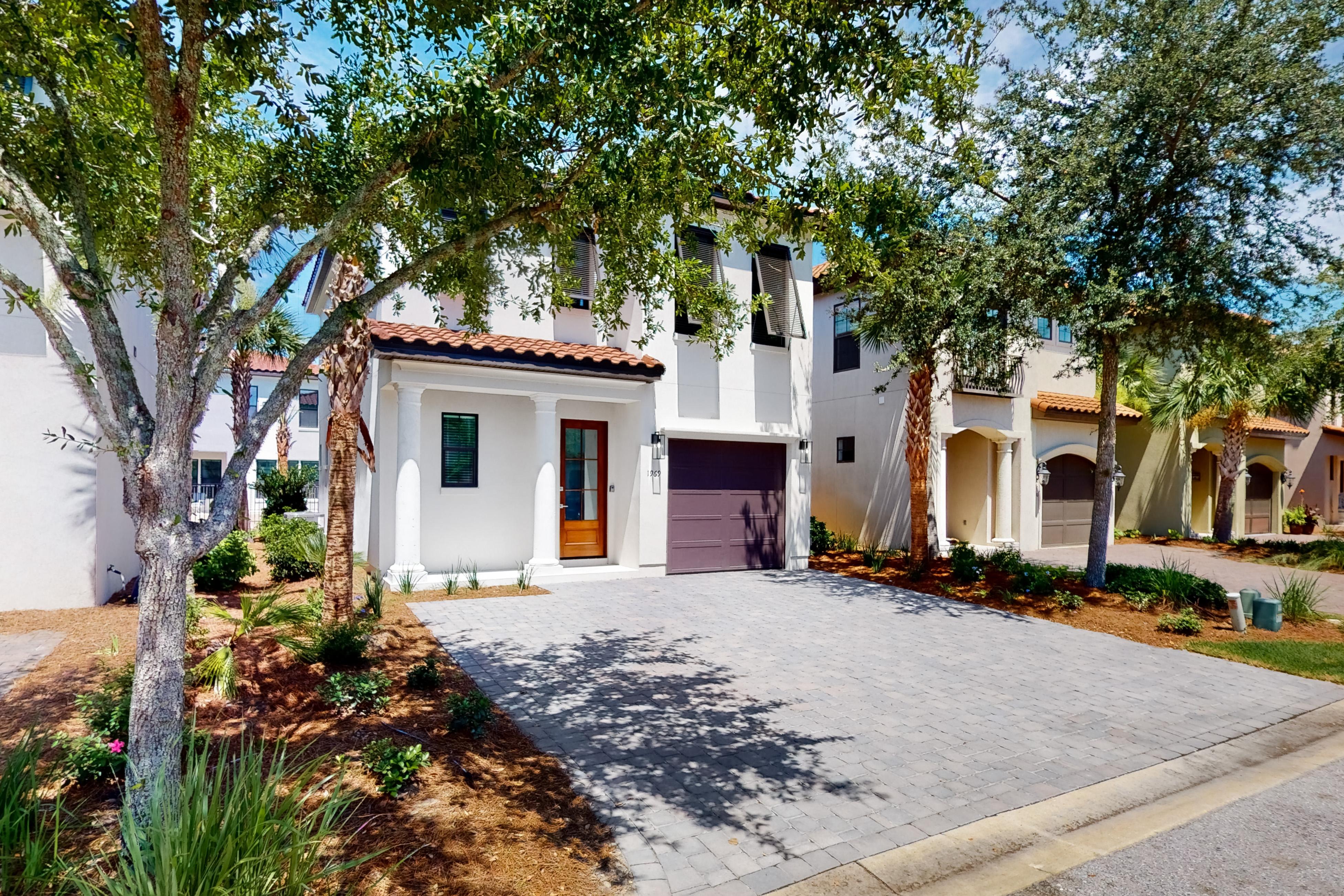 Villa Lago - 1969 Baytowne Loop - Home Rental in Miramar Beach