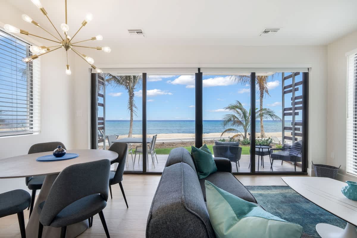 Silver Reef #3 / 2 BR LUXE Oceanfront w/ Pool - Home Rental in North Side