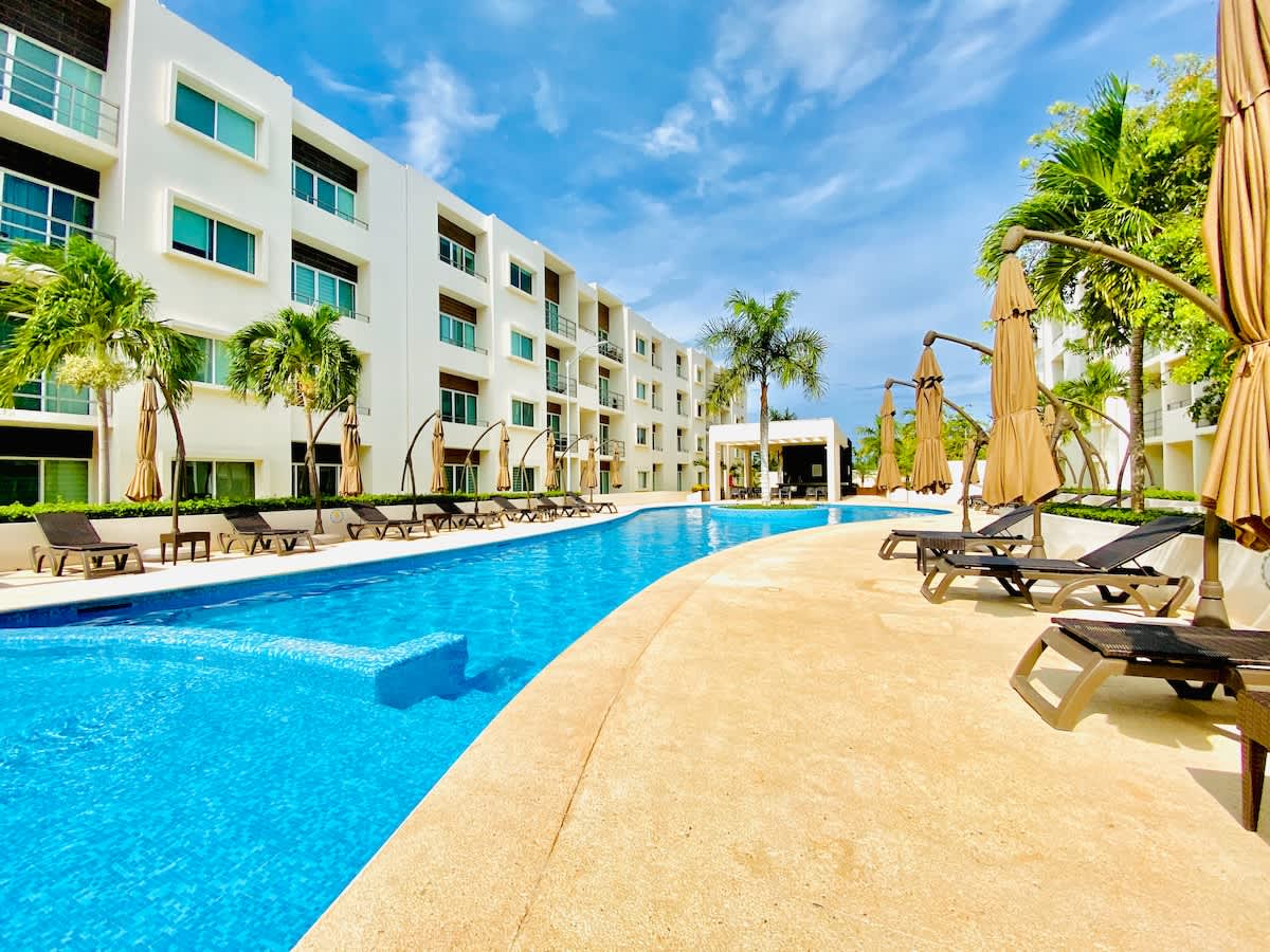 Charming Condo in Cancun with Pool, Balcony and WiFi - Home Rental in ...