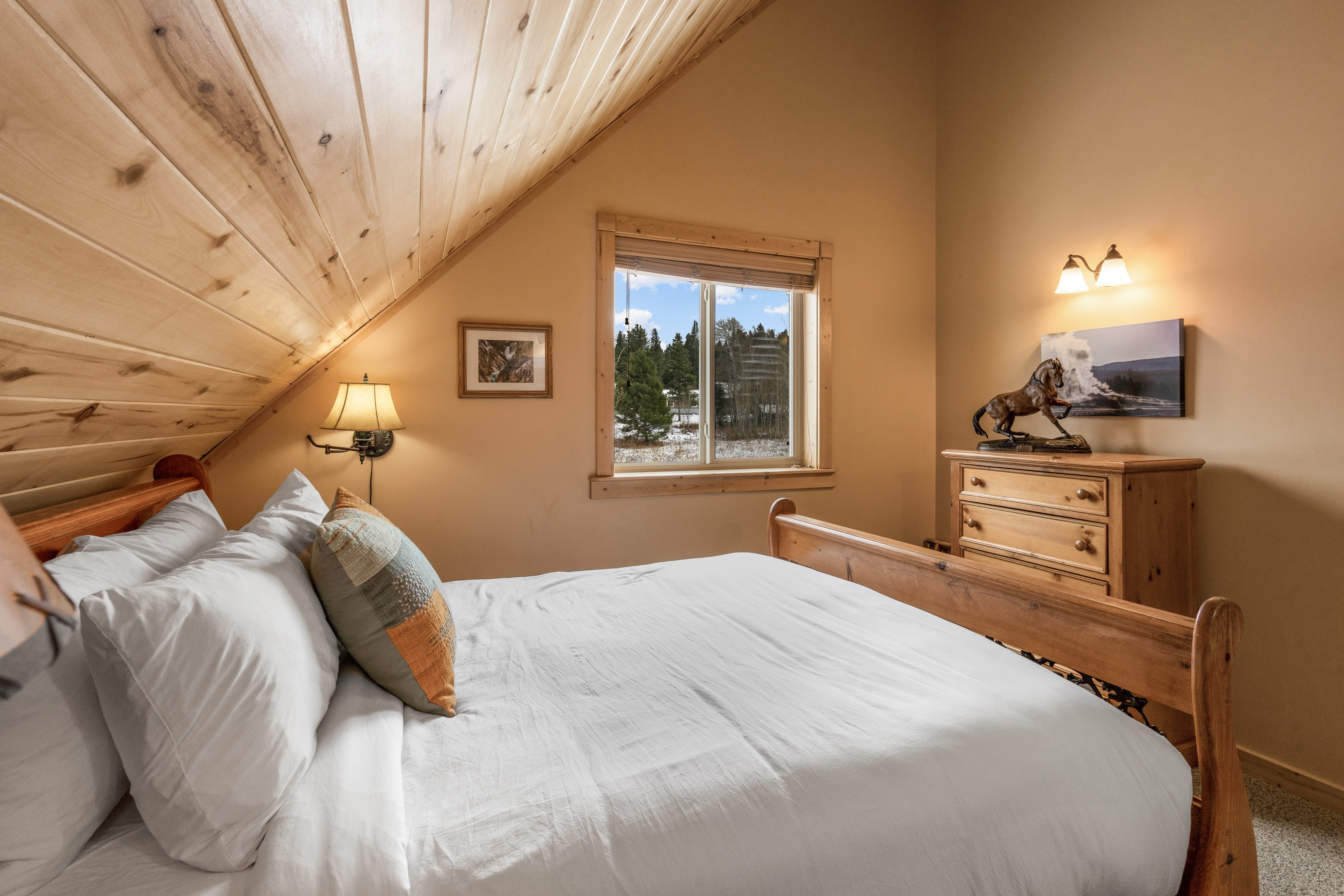 Mule Deer Cabin - Home Rental in West Yellowstone