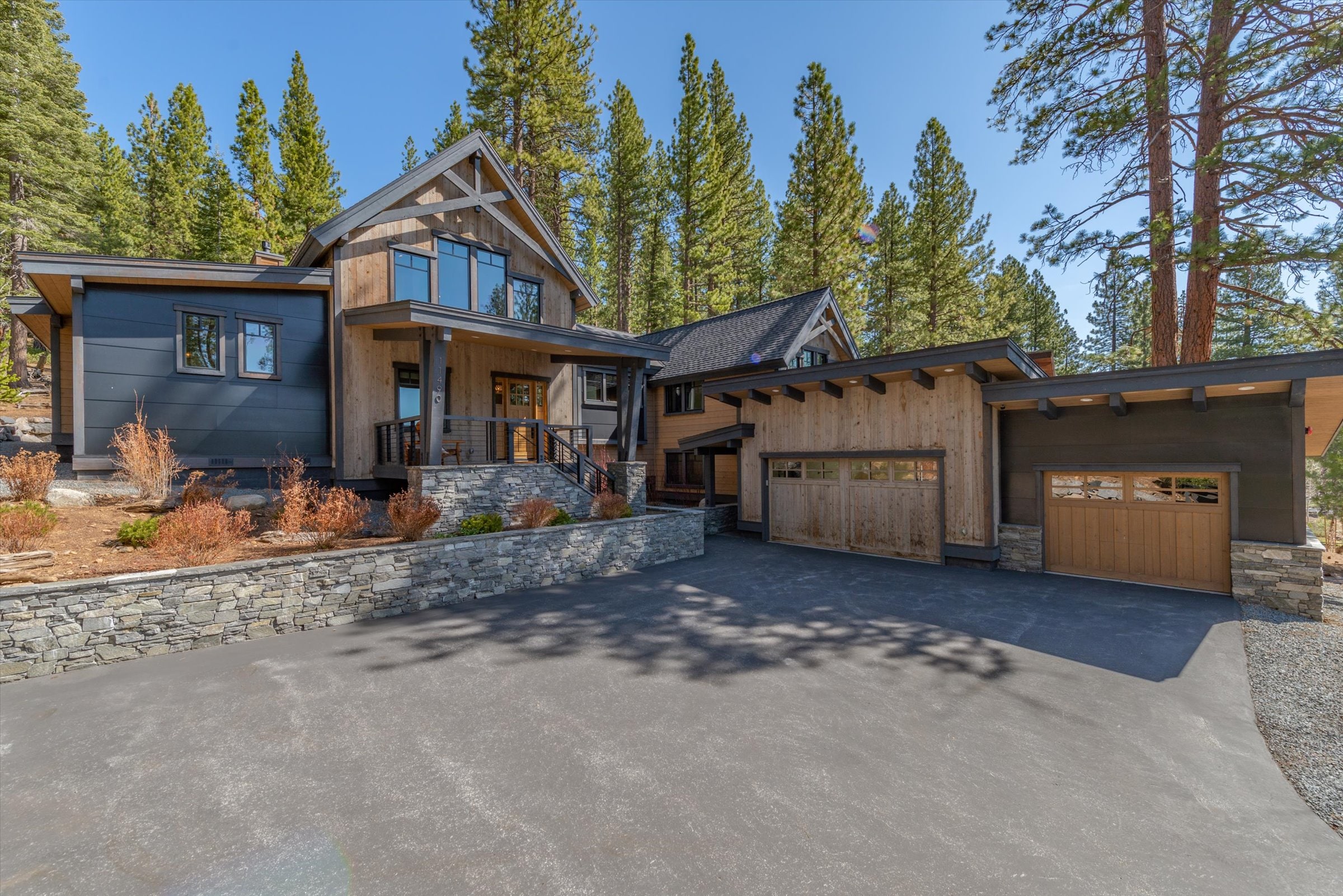 The Lavish Cabin at Gray’s Crossing - Home Rental in Truckee
