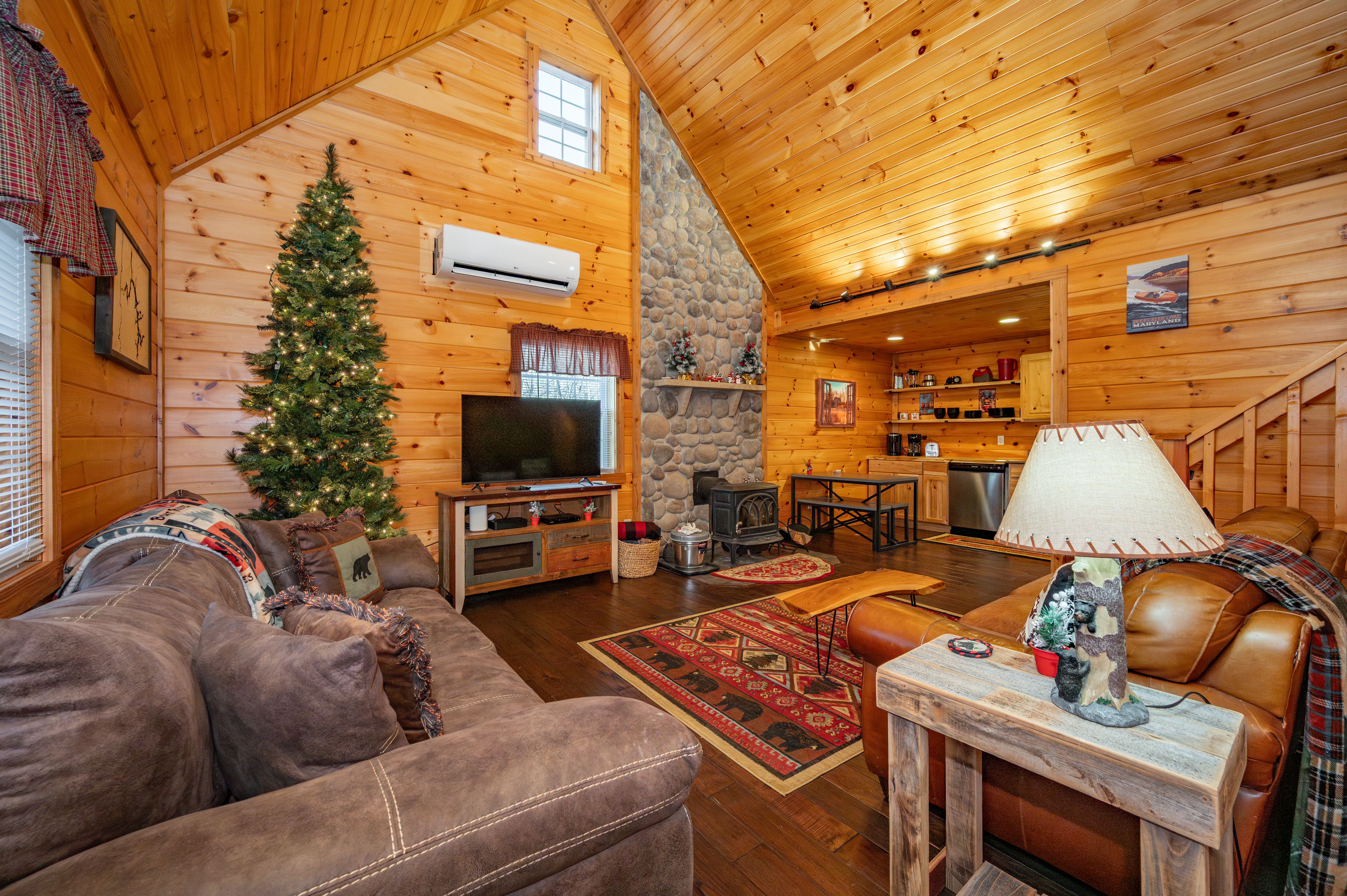 Cozy Cub Cabin - Home Rental in McHenry