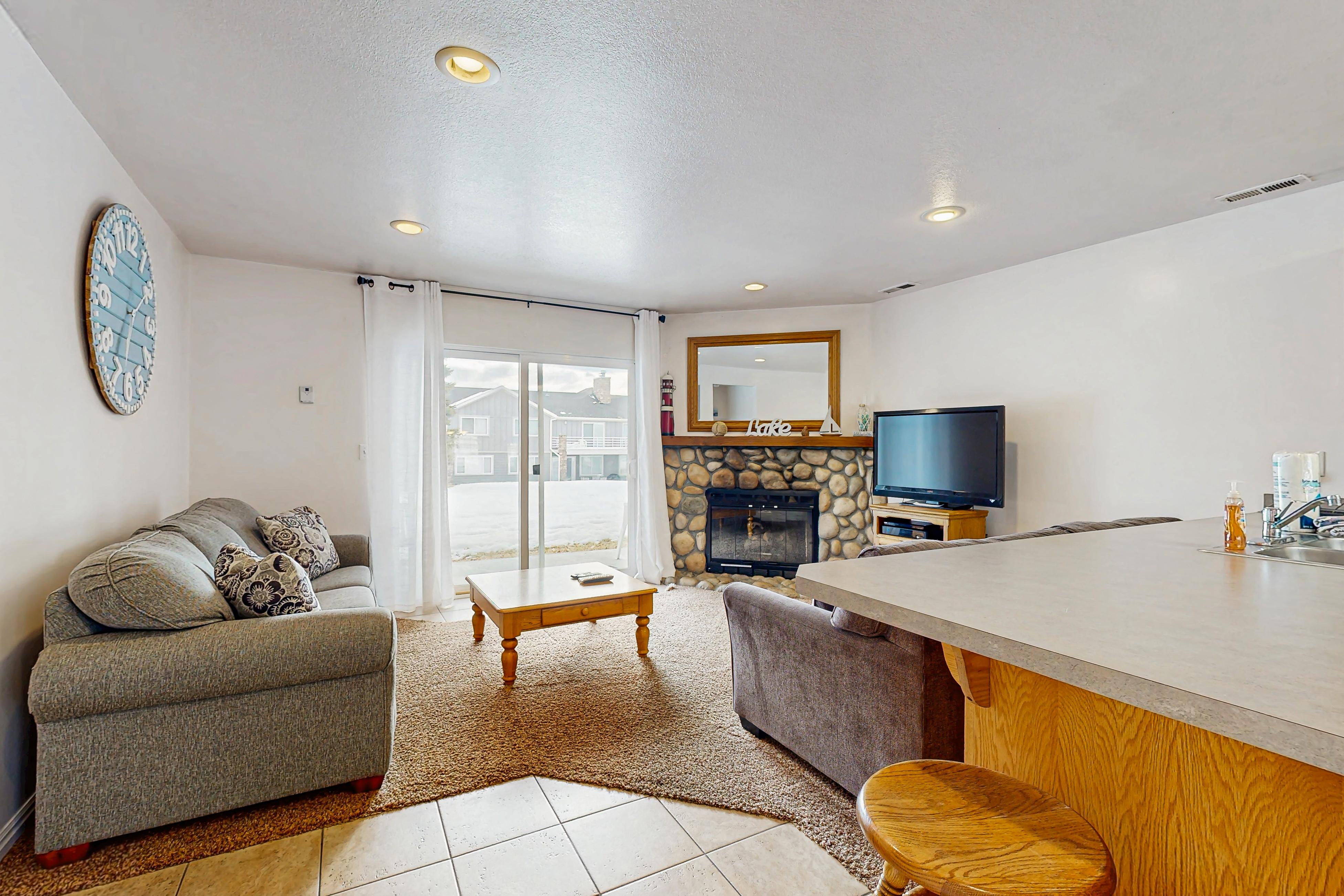 Harbor Village 14-Plex Condo 116 - Home Rental in Garden City